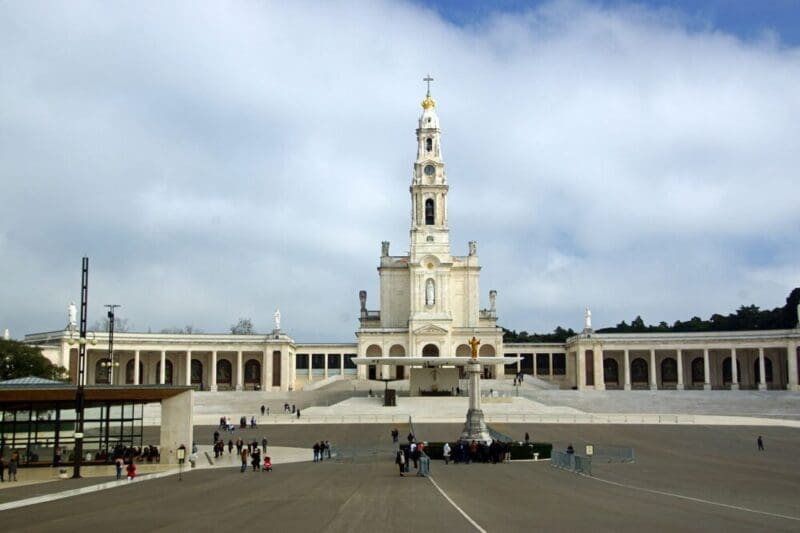 Fátima, Portugal: conheça o maior destino religioso do país!