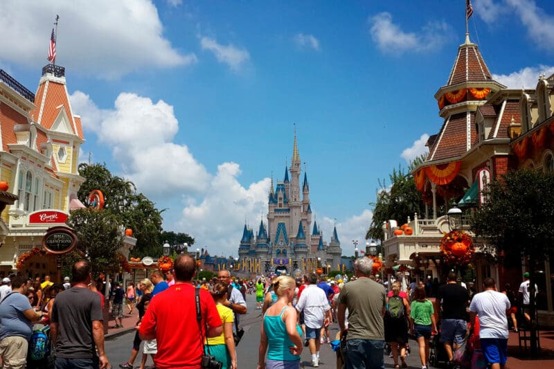 Onde fica a Disney: conheça os 6 parques pelo mundo!